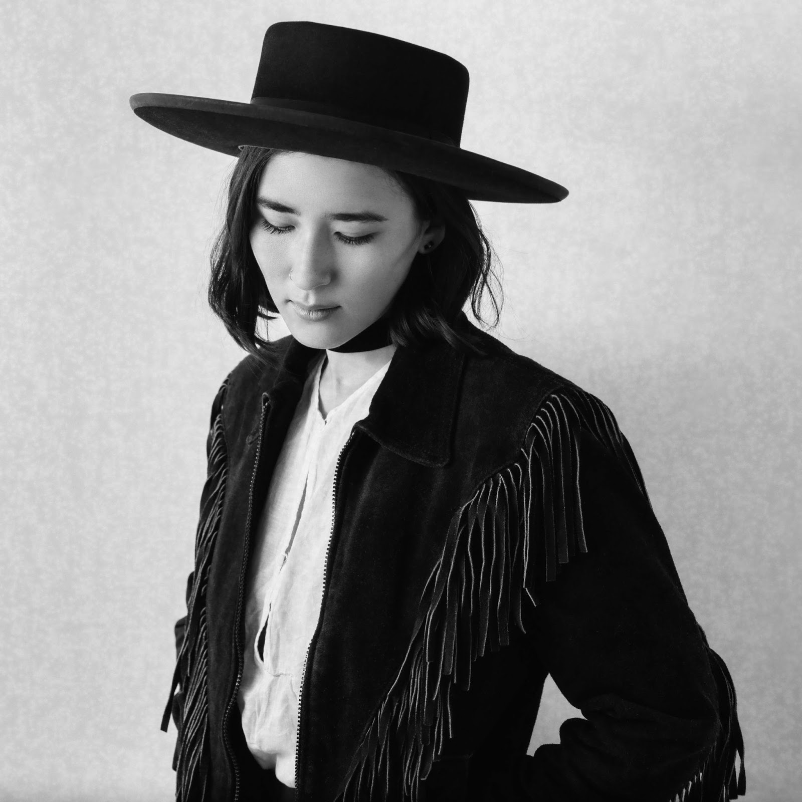 Lea Thomas Shares Video For Single “Hummingbird” - Ghettoblaster Magazine