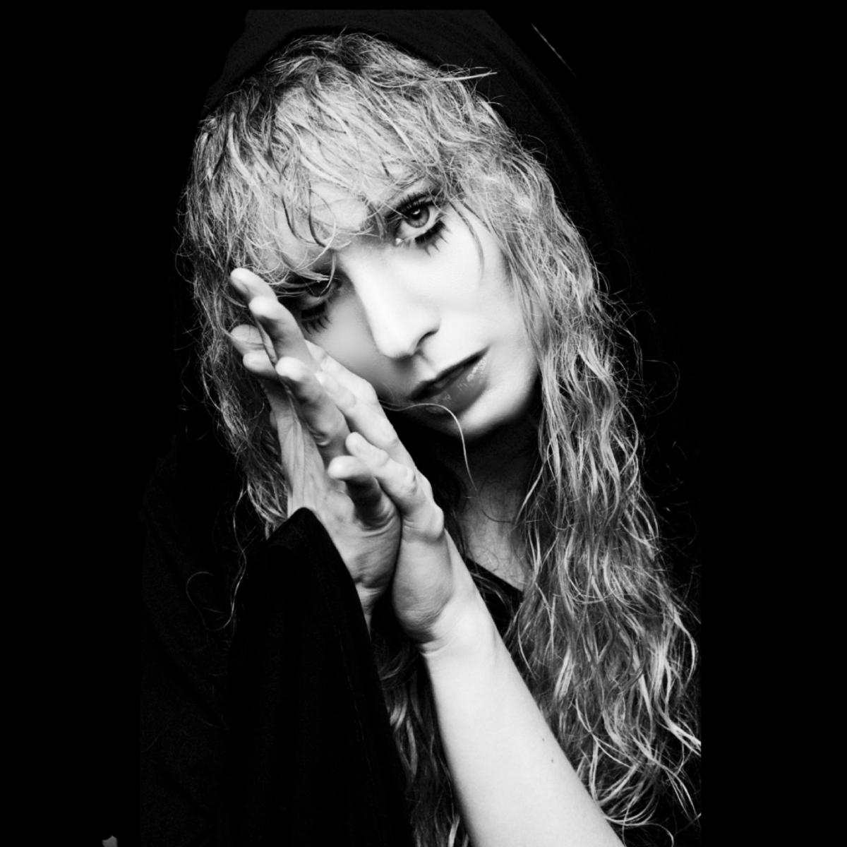 Emmi Shares New Single "Drum" - Ghettoblaster Magazine