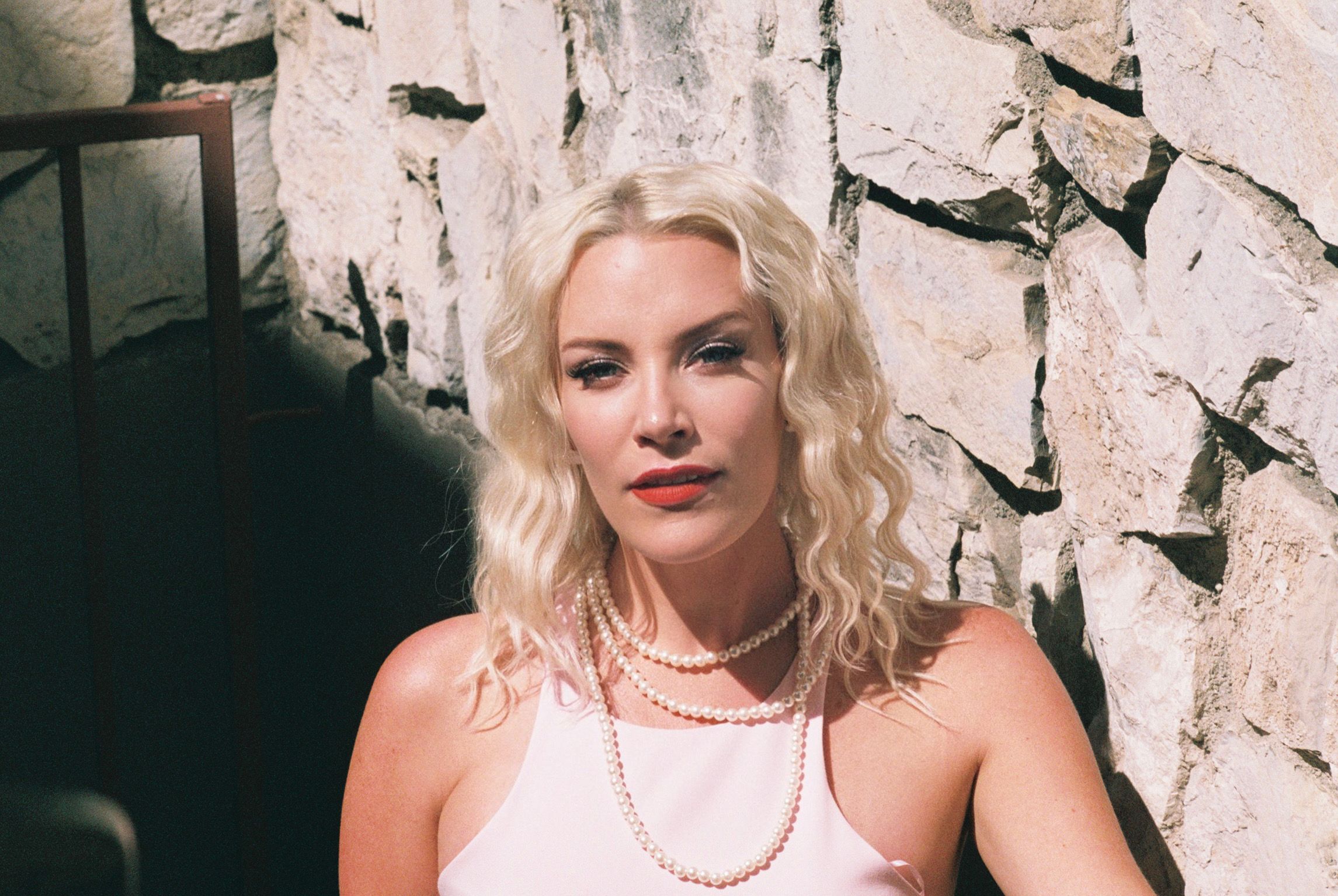 Song Premiere | Lisa Crawley, “Don’t Delete Me” - Ghettoblaster Magazine