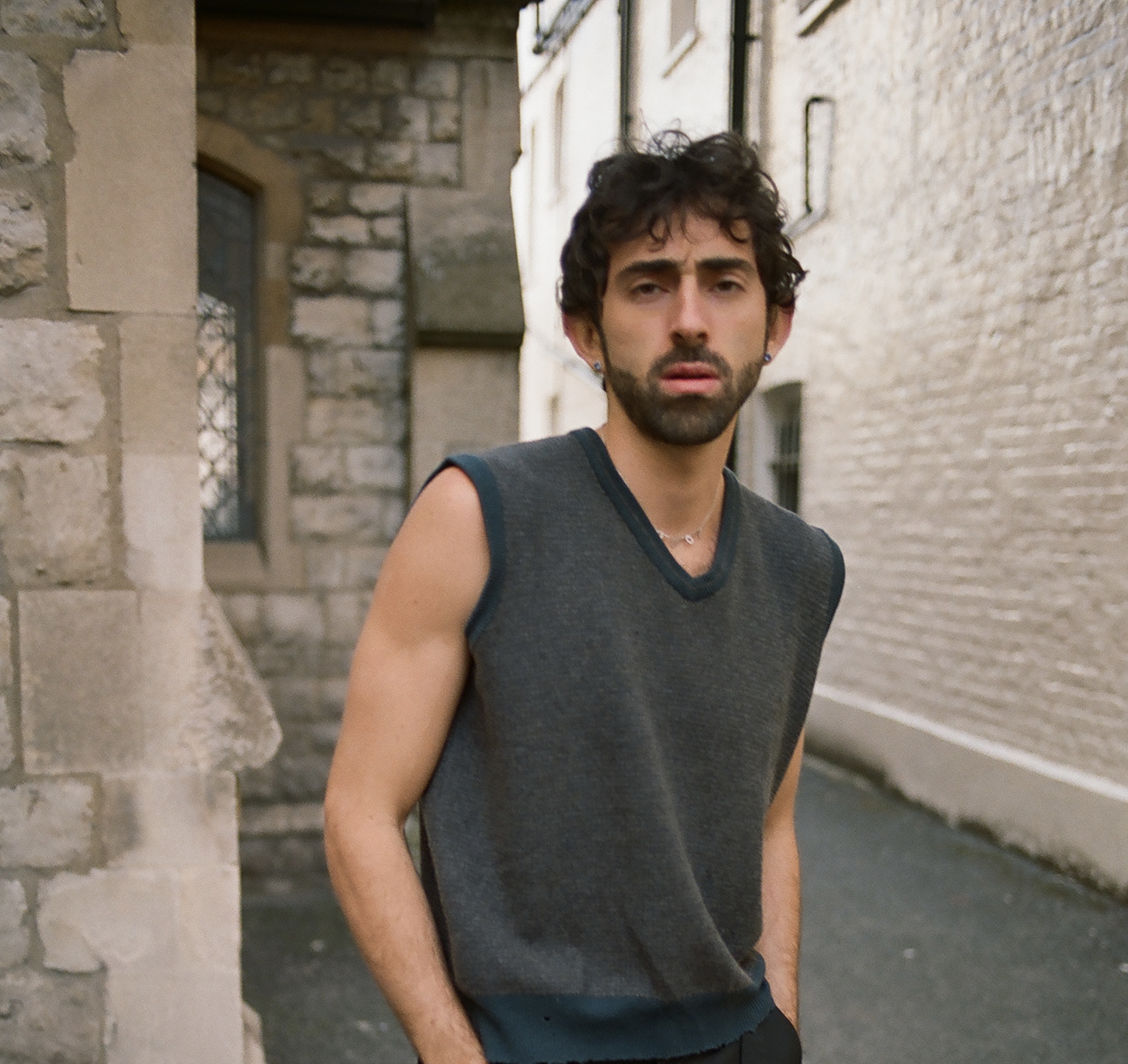 ¿Téo? Drops New Single “A Mi Cama” - Ghettoblaster Magazine