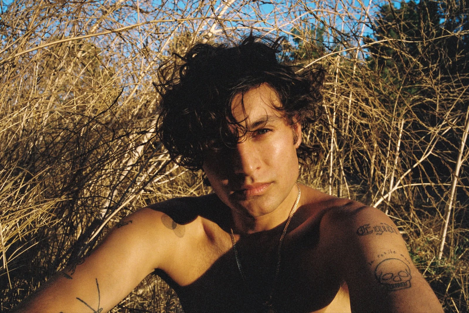 Yoke Lore Shares New Single "Hallucinate" - Ghettoblaster Magazine